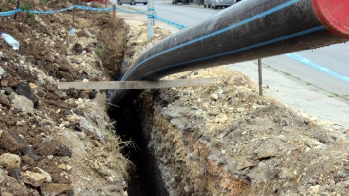 PUKLA CEV U NOVOM BEOGRADU! Građani bez vode! | pink.rs