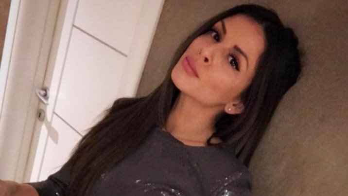 GORI PESAK POD NJOM: Ana Sević objavila fotografiju od koje se USIJAO ...