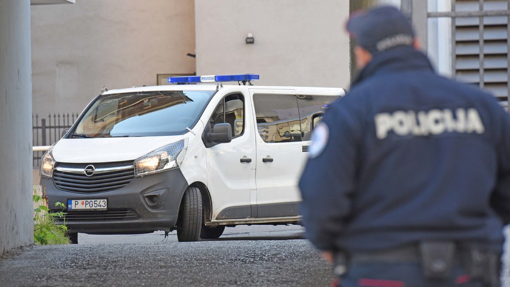 TRAGEDIJA U CRNOJ GORI: Zlatar i otac dvoje dece DOŽIVEO SRČANI UDAR ... TRAGEDIJA U CRNOJ GORI: Zlatar i otac dvoje dece DOŽIVEO SRČANI UDAR ...