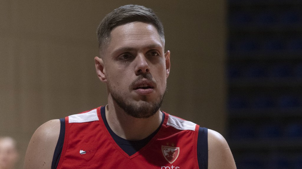 SVI PRIČAJU O NJEGOVOM GESTU! Niko neće na maturu s devojčicom iz ...