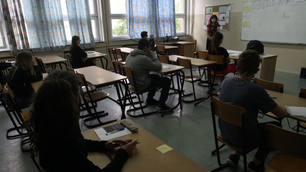 pink.rs | 'DODATAK' NA PLATU OD 6.000 DINARA: Novine u obračunu zarada ...