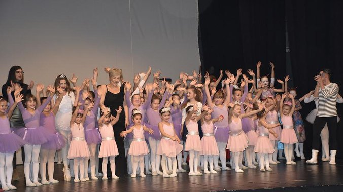 pink.rs | Prva baletska predstava Škole baleta u Gračanici