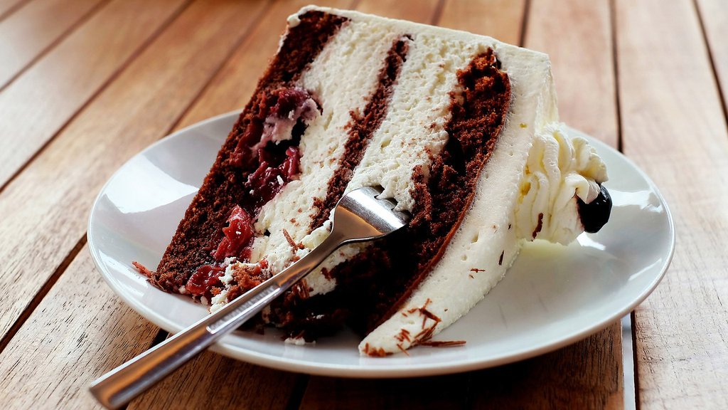 Torta koja se pravi za doslovno 5 minuta: Ne peče se, nema ni brašna a ...