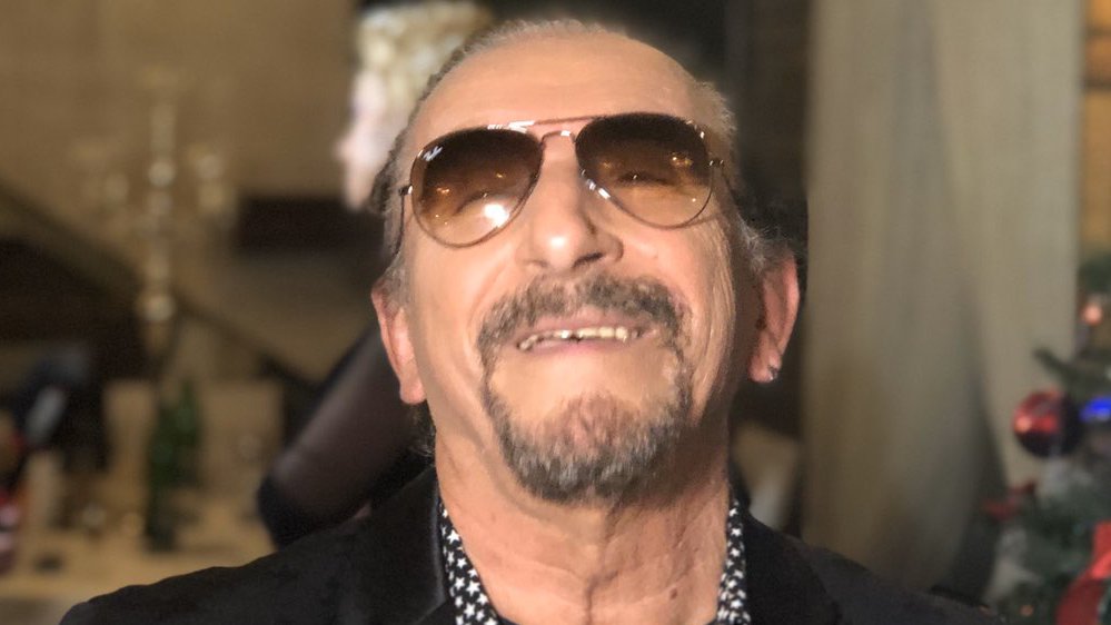 PEVAČ ŠOKIRAO JAVNOST! Svi ga znaju kao Željka Bebeka, a u krštenici mu ...