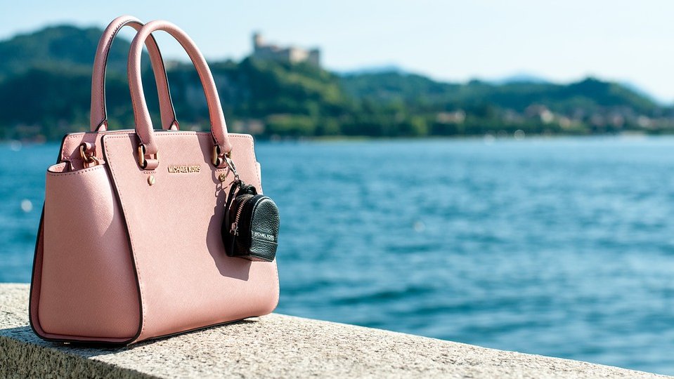 pink.rs | Nećete im odoleti: Ovog proleća u trendu su torbice u ...