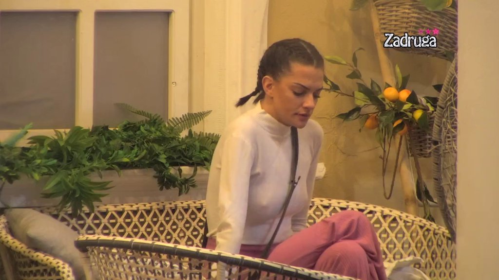 pink.rs | TARA U SUZAMA IZLETELA IZ EMISIJE, pa počela da URLA po ...