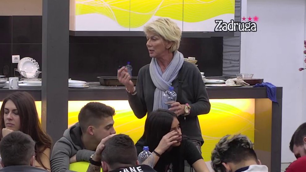 pink.rs | U SVAĐAMA OTKRIVATE SVOJE LICE: Ceca Kitić očitala lekciju ...