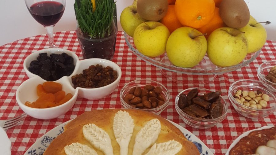 Bez čega ne može da prođe trpeza za Badnje veče: Tradicija, običaji i ...