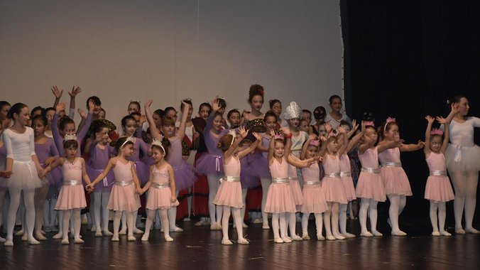 pink.rs | Prva baletska predstava Škole baleta u Gračanici