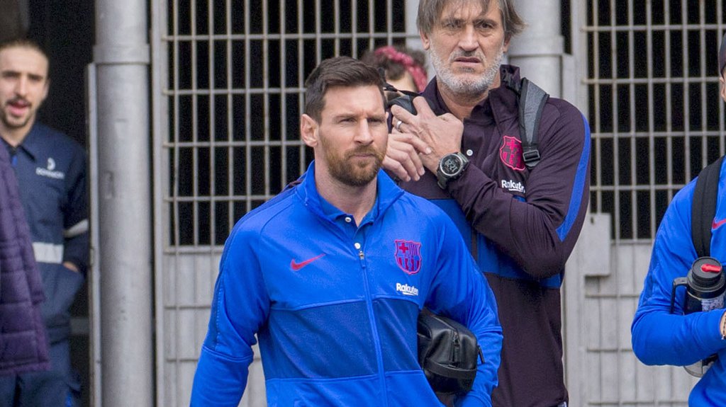 HIT SCENA NA AERODROMU: Carinik proveravao pasoše, a onda je na red ...