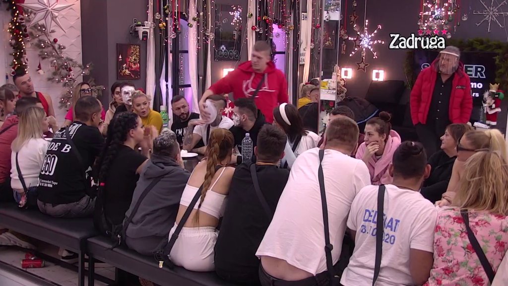 pink.rs | HAOS U BELOJ KUĆI! Čorba natrljao Franu šlag po faci, a onda ...