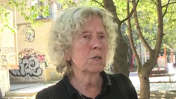 ZA DLAKU IZBEGLA DA JE SPRŽI GROM! Eva Ras umalo izgubila život na ...