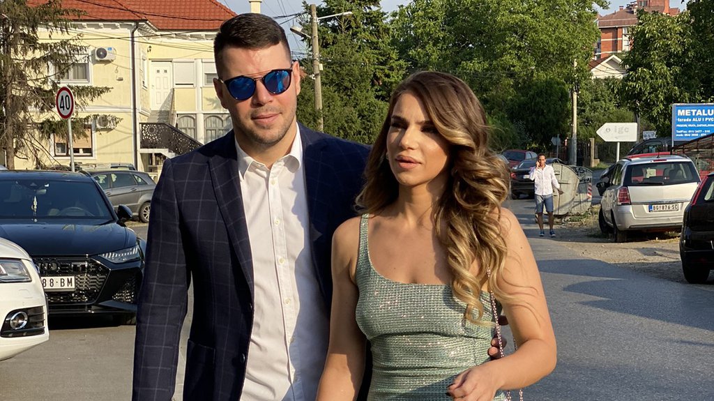 STIŽU RODE, ESTRADNI PAR NIKAD SREĆNIJI! Ivana Pavković i Petar Mitić čekaju BLIZANCE! | pink.rs