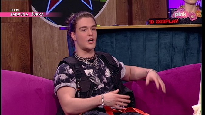 pink.rs | ON JE JUTJUBER, A NJEGOV OTAC ČUVENI FRIZER koga svi dobro ...