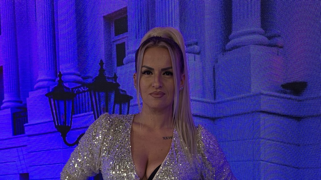 Više nije slobodna: Ermina Pašović se oglasila nakon što je na parkingu uhvaćena sa novim dečkom ...