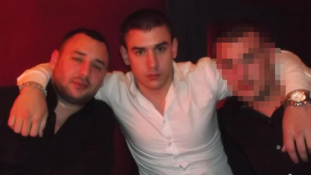 POTRAGA ZA PUCAČEM SA DEDINJA! KO JE NIŠANIO NIKOLU VAVIĆA: Pištolj ... POTRAGA ZA PUCAČEM SA DEDINJA! KO JE NIŠANIO NIKOLU VAVIĆA: Pištolj ...