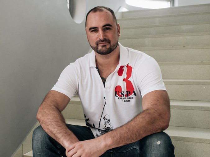 pink.rs | NAKON TRANSPLANTACIJE KOSE NE LIČI NA SEBE! Alen Hadrović ...