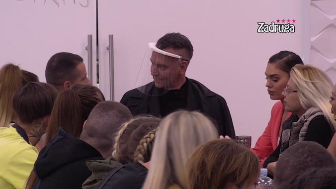pink.rs | DRAMA U ŠIMANOVCIMA: Maja izletela iz emisije zbog mučnine ... pink.rs | DRAMA U ŠIMANOVCIMA: Maja izletela iz emisije zbog mučnine ...