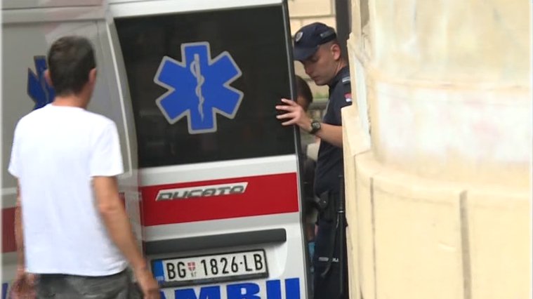 NEMILA SCENA U CENTRU BEOGRADA! Žena se srušila na uglu Vlajkovićeve i ... NEMILA SCENA U CENTRU BEOGRADA! Žena se srušila na uglu Vlajkovićeve i ...
