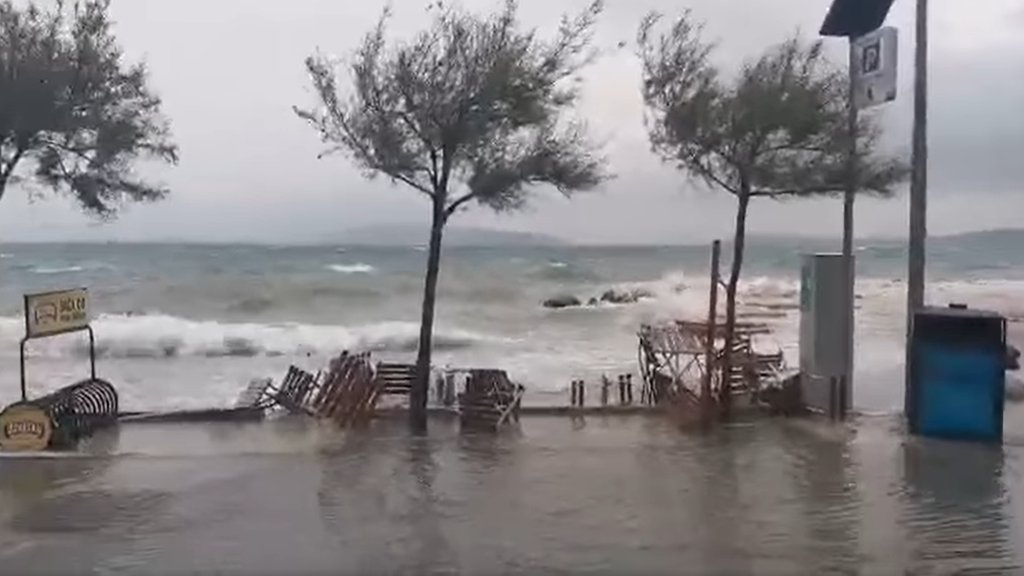 Potraga za dečakom koga su talasi odvukli u more kod Herceg Novog ...