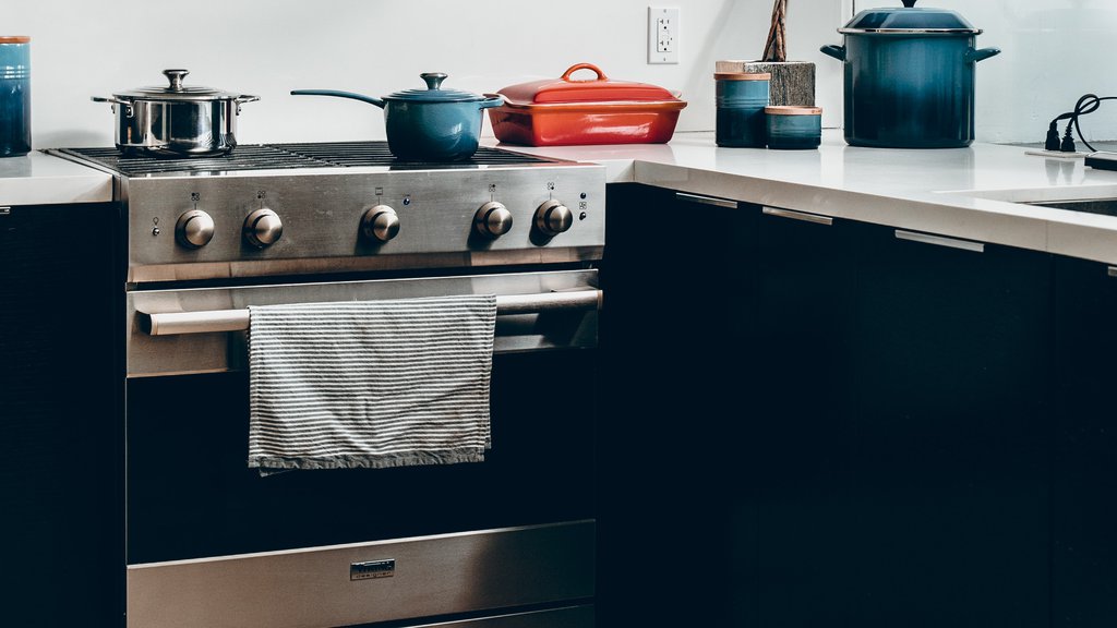 pink.rs | TRIK KOJI ĆE VAS SPASITI MUKOTRPNOG RIBANJA: Staklo na rerni ...