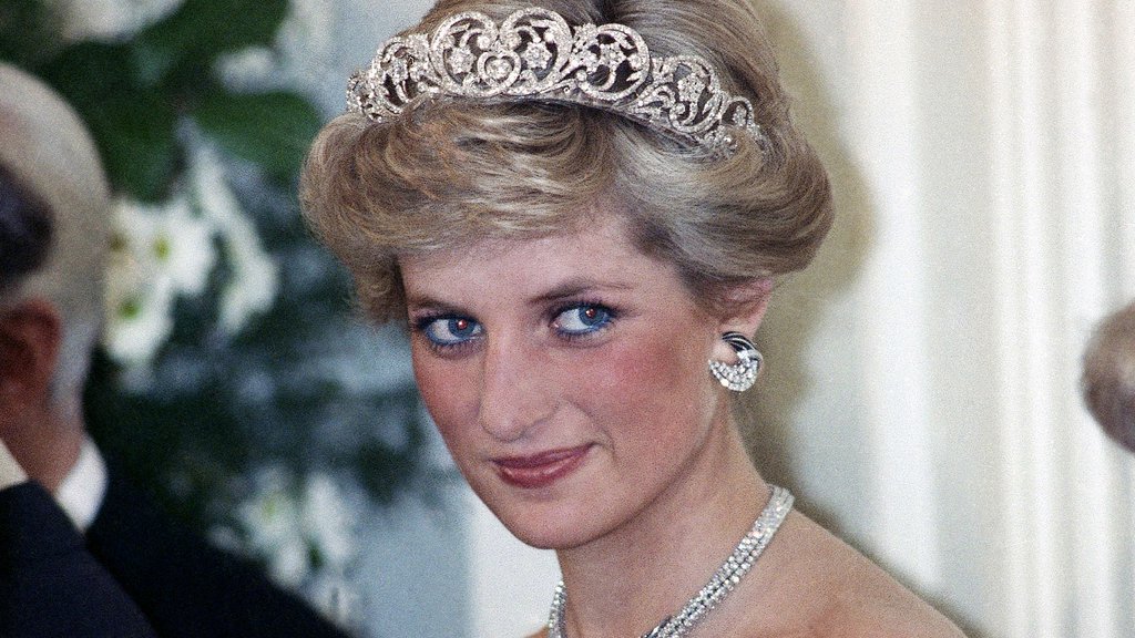 NEVEROVATNO! Objavljena slika majke princeze DAJANE: Ljudi gledaju i ne ...