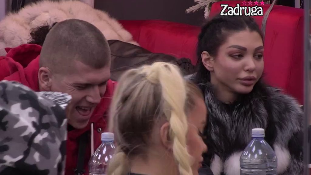 SASUO JOJ SVE U LICE! Čorbi PREKIPELO SVE, pa sasuo Maji sve u lice, besan kao RIS! (VIDEO ...