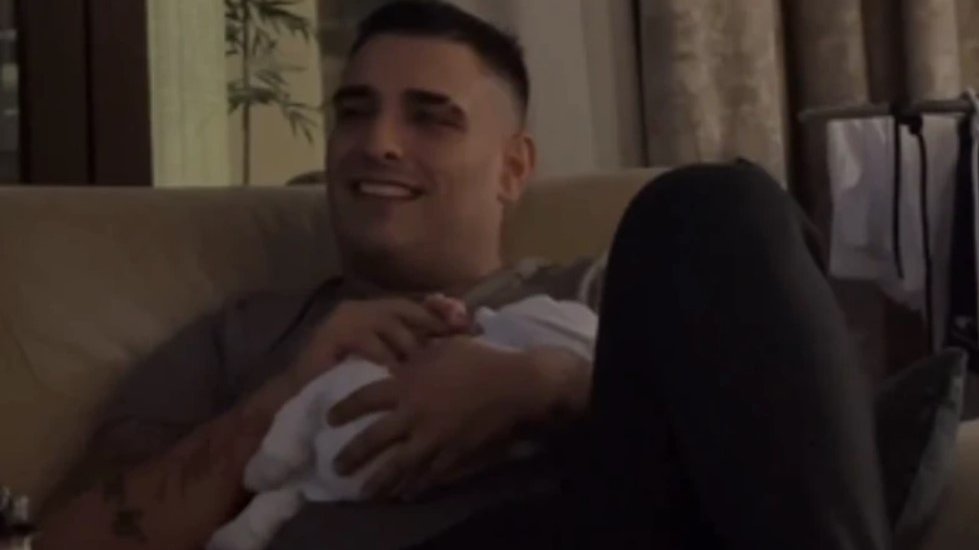 Tako to radi pravi tata! Darko Lazić nije ni znao da ga kamera snima, ovaj emotivni trenutak sa ...