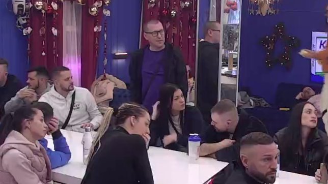 'OBIČAN JAZAVAC!' Šan osudio Uroša zbog IZDAJE najbližih prijatelja ... 'OBIČAN JAZAVAC!' Šan osudio Uroša zbog IZDAJE najbližih prijatelja ...