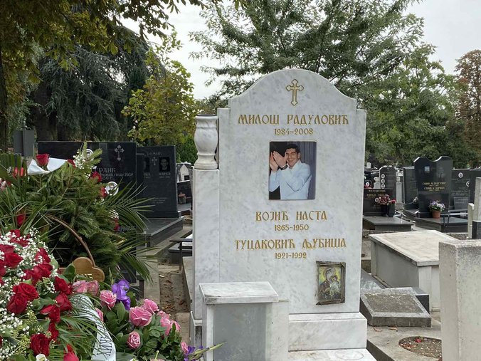 IKONA NA GROBU MARINE TUCAKOVIĆ I DALJE IZAZIVA JEZU! Ostaće vam knedla u grlu kada budete ...