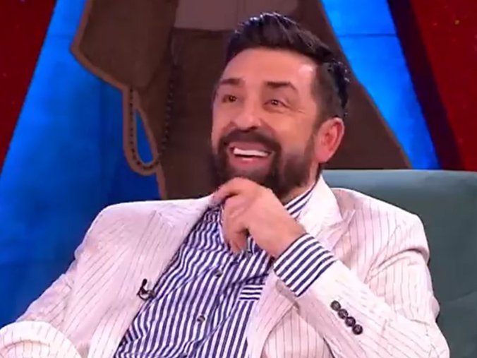 PRVI PUT PRED KAMERAMA NAKON VESTI DA SU U VEZI: Voditelj i Mina u ... PRVI PUT PRED KAMERAMA NAKON VESTI DA SU U VEZI: Voditelj i Mina u ...