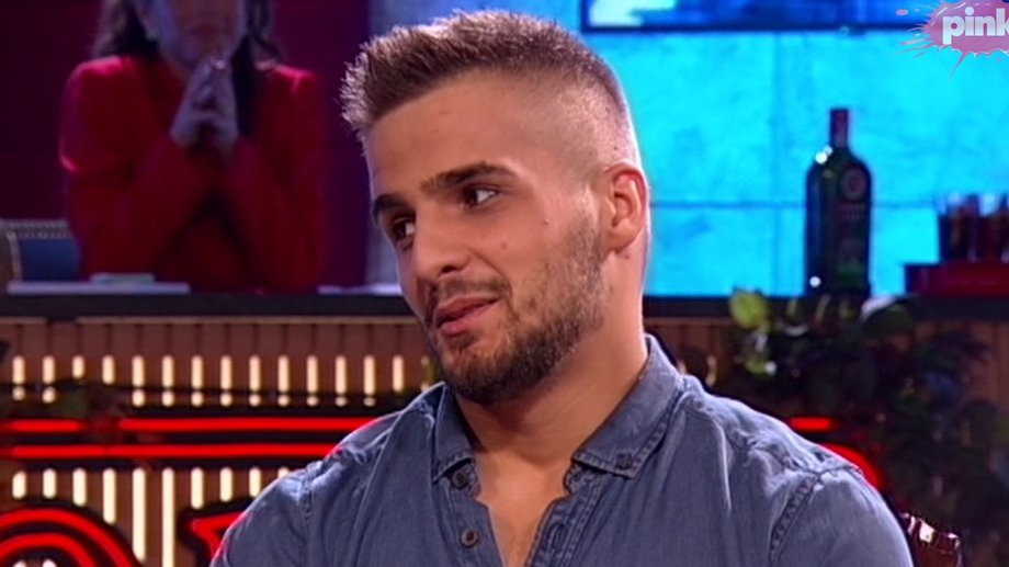 PEVAČ ZAVEO POZNATU INFLUENSERKU! Odnos mesecima držali u tajnosti, a sada je isplivala ...