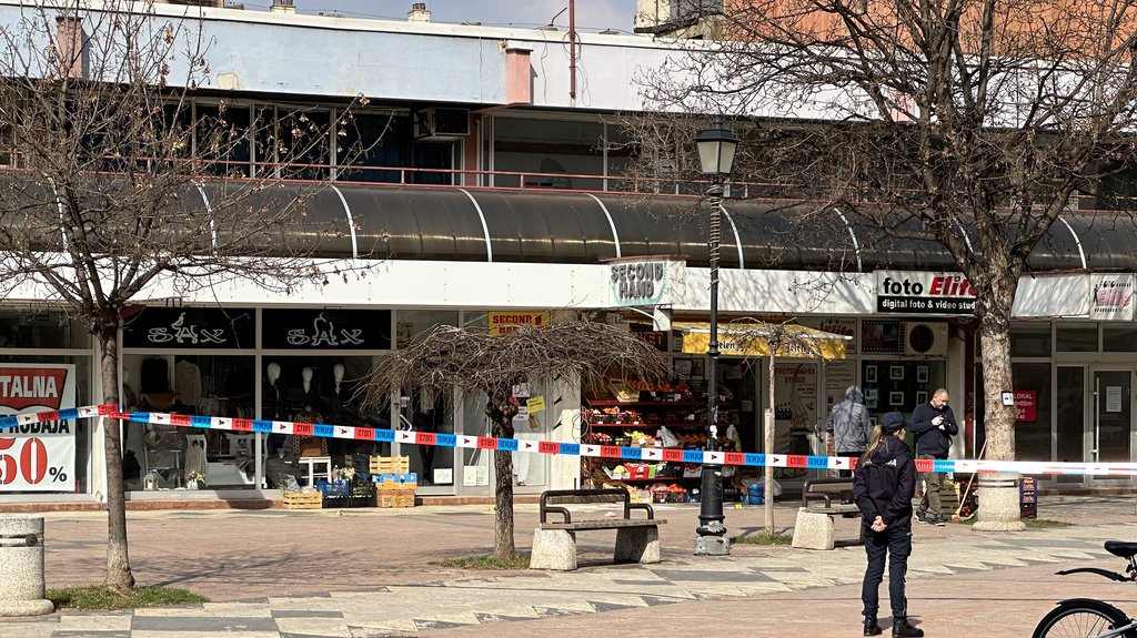 SLIKE SA MESTA UBISTVA U PIROTU: Pucao u partnerku nasred šetališta, nesrećnoj ženi nije bilo ...