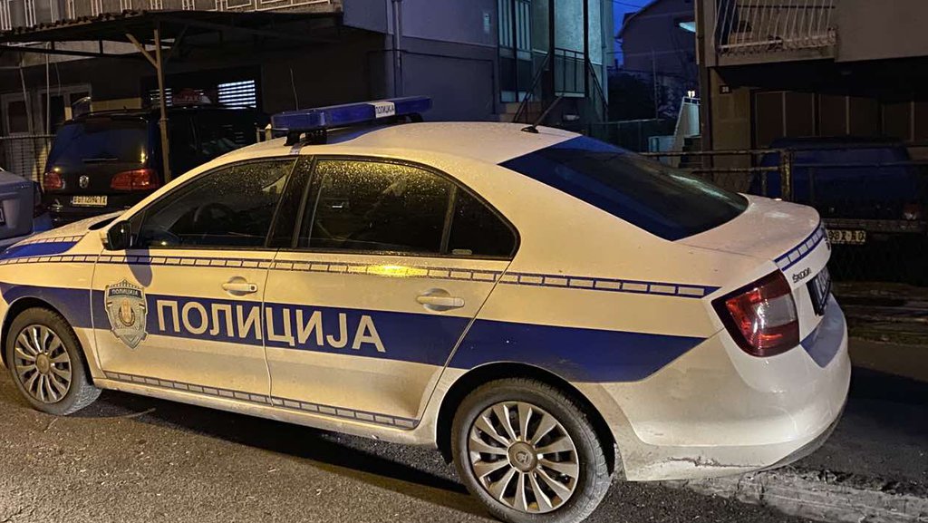 pink.rs | NISMO IZDRŽALI U TOJ KUĆI, SVE NAS PODSEĆA NA EDINA: Porodica ... pink.rs | NISMO IZDRŽALI U TOJ KUĆI, SVE NAS PODSEĆA NA EDINA: Porodica ...