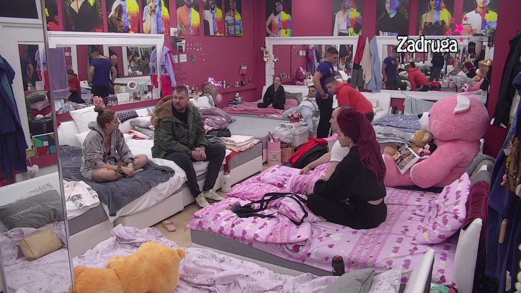 pink.rs | 'UGLAVNOM SI SVAKE NOĆI GOLA...' Janjuš posavetovao Anitu, pa ...