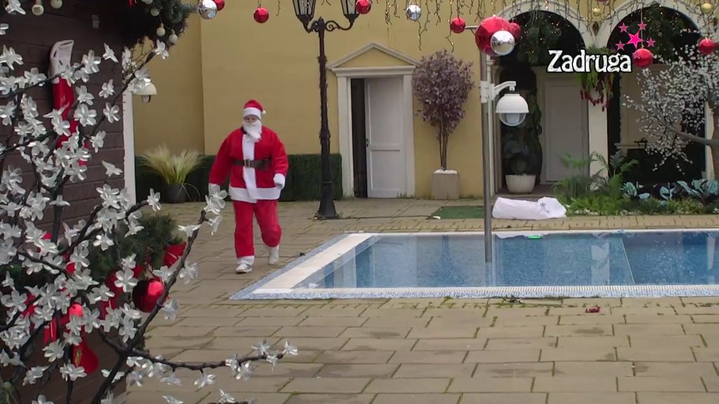 DEDA MRAZ U ZADRUZI! Novogodišnja atmosfera odiše Belom kućom, a evo ko ...