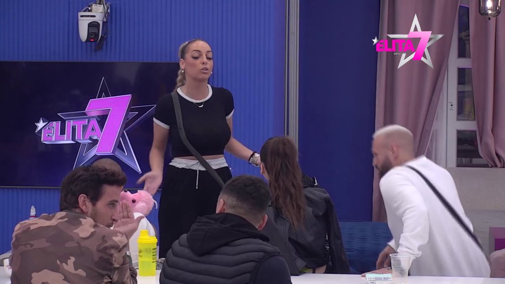 SRAMOTA ME JE DA TE VREĐAM! Lejdi Di podsetila Ša kojim rečima ga je ...