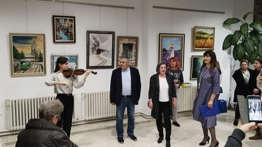 Mira Nogo poklanja sliku srpskoj deci (FOTO) | pink.rs