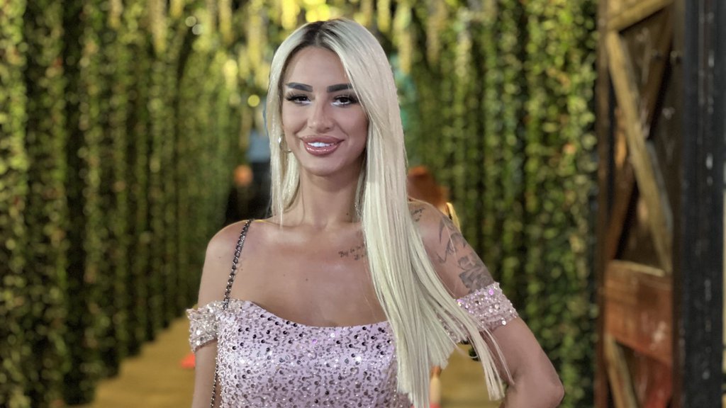 pink.rs | DEMANTOVALI SMO ONE KOJI SU PRIČALI DA NEMAMO ODNOSE: Aleks ...