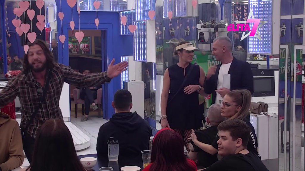 'DEBILU JEDAN, ODVRATAN SI!' Milena Kačavenda po ko zna koji put ...