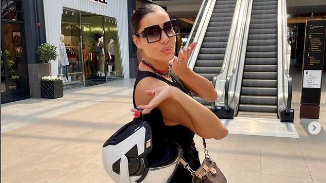 pink.rs | SAMO TRAKE! Pevačica obukla najmanji mogući bikini i sada ...