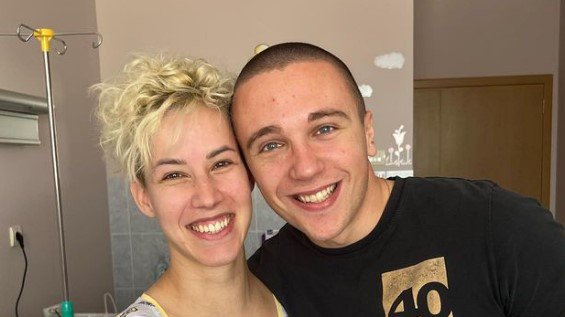 DEVOJKA SA KRILIMA SE OGLASILA IZ PORODILIŠTA: Presrećna sam, ovo je ...