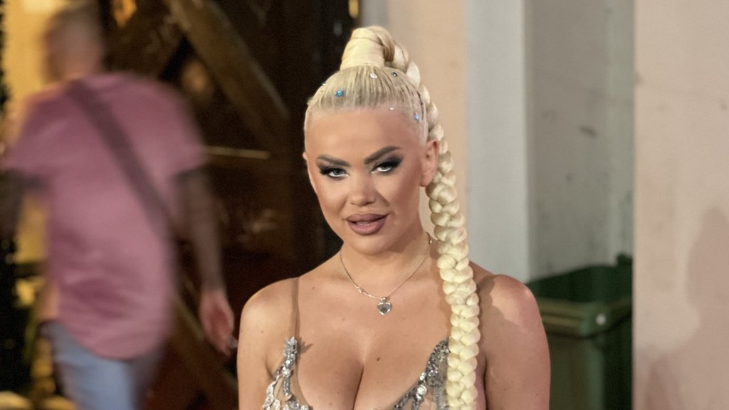 pink.rs | OTIŠLA POD NOŽ! Sanja Stanković zabrinula sve kad je pokazala ... pink.rs | OTIŠLA POD NOŽ! Sanja Stanković zabrinula sve kad je pokazala ...