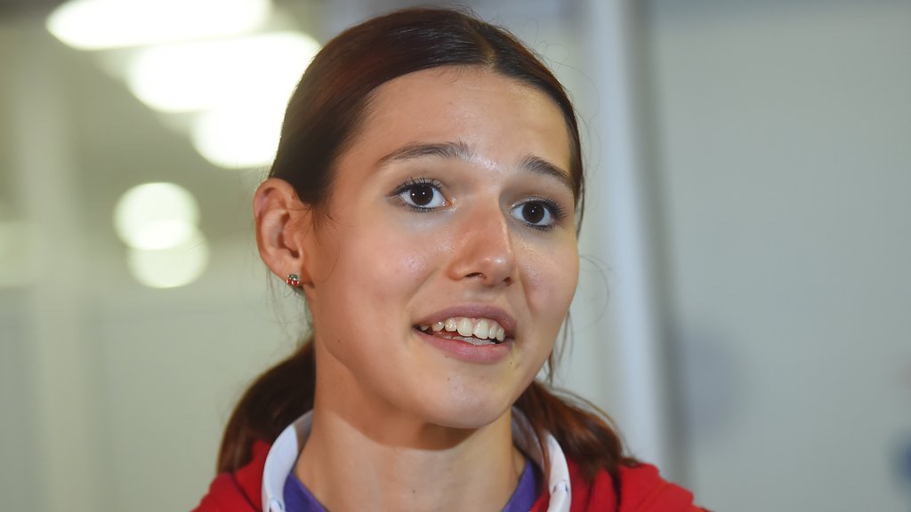 PSOVKA ANGELINE TOPIĆ POSTALA VIRALNA! Pogledajte snimak koji je ...