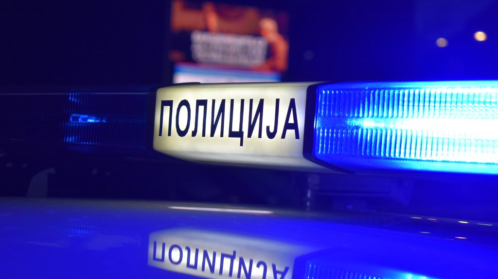 JEDAN AUTOMOBIL ZAVRŠIO NA DRUGOM! Teška nesreća kod Cvetkove pijace ...