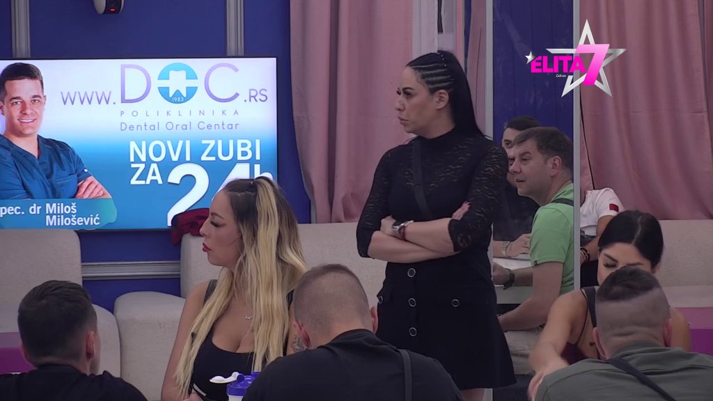 SATERANA U ĆOŠAK! Slađa Bošković se SPETLJALA, pa pokušala da se OPERE ...