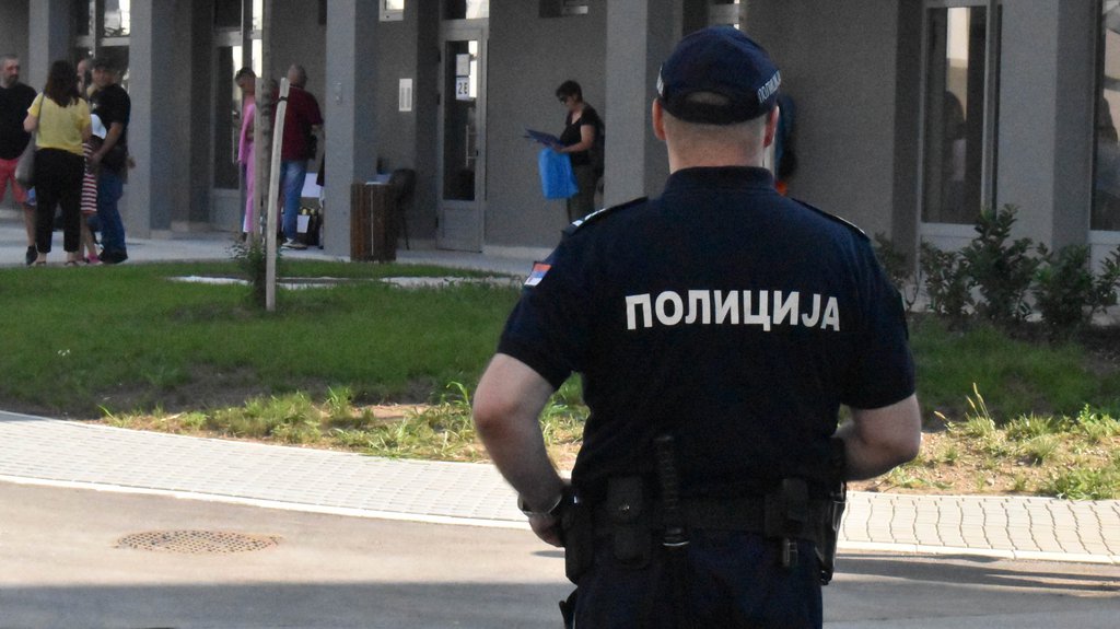 NOVI TIKTOK IZAZOV U BEOGRADSKIM ŠKOLAMA BUDI JEZU! 'Namerno padaju u nesvest, postalo je ...