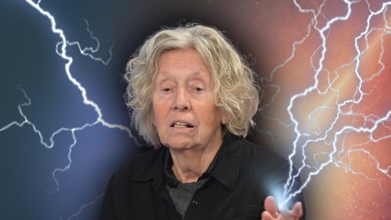 ZA DLAKU IZBEGLA DA JE SPRŽI GROM! Eva Ras umalo izgubila život na ...