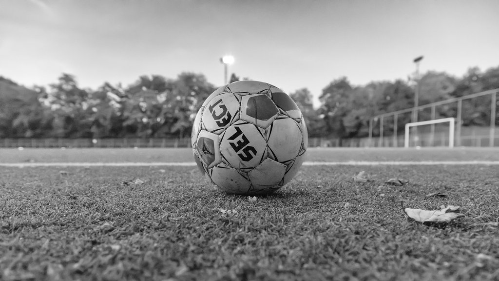 UMRO LEGENDARNI FUDBALER: Fudbal u Evropi zavijen u crno, otišao je ...
