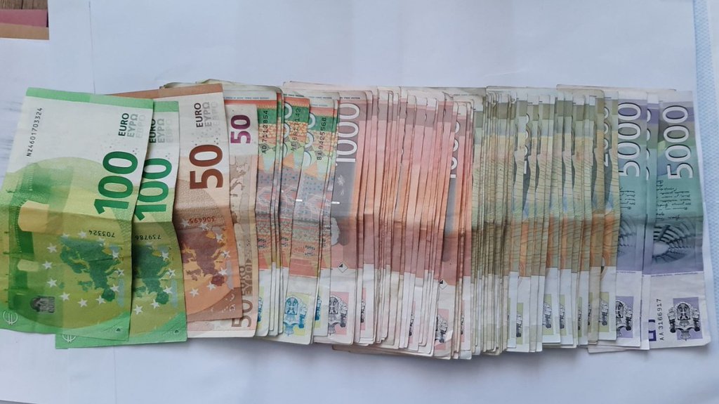 pink.rs | UKRAO KOVERTU SA SKORO 200.000 DINARA! Uhapšen muškarac iz ... pink.rs | UKRAO KOVERTU SA SKORO 200.000 DINARA! Uhapšen muškarac iz ...